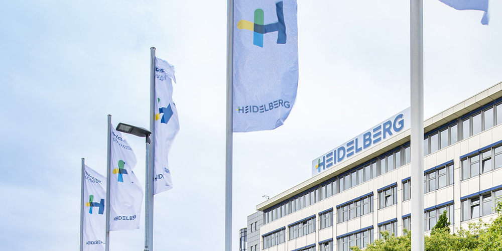 Med kniven for struben